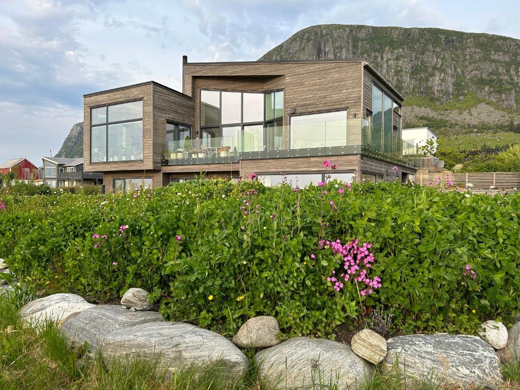 Beach front appartments in design eco-villa, Ulstein (updated prices 2025)