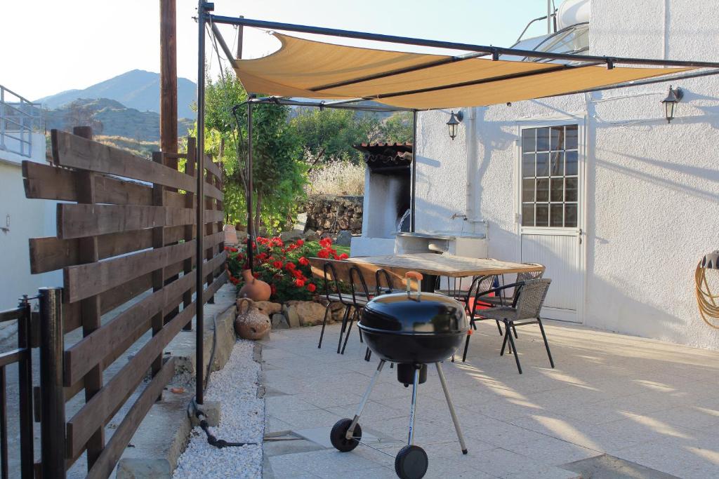 Cozy Village House, Ora – Updated 2023 Prices