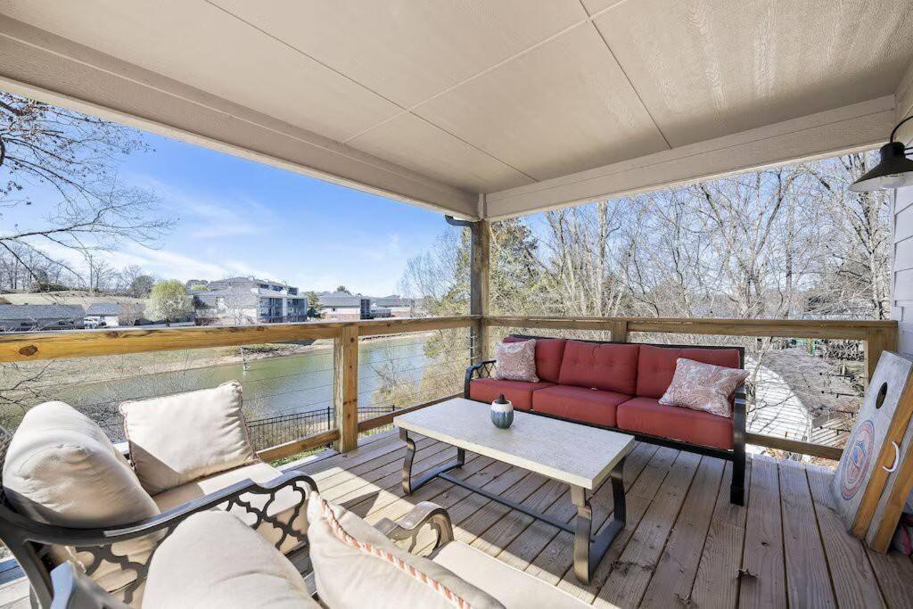 The Fox Den 4BR/3BA- Near HWY 12 Bridge-Lakefront, Rogers (precios ...