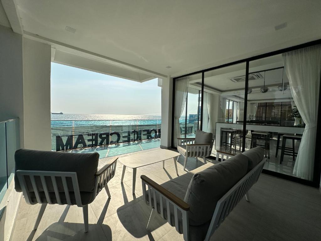 STUNNING BEACHFRONT VIEW LUXURIOUS Apartment 20, Jomtien Beach (updated ...