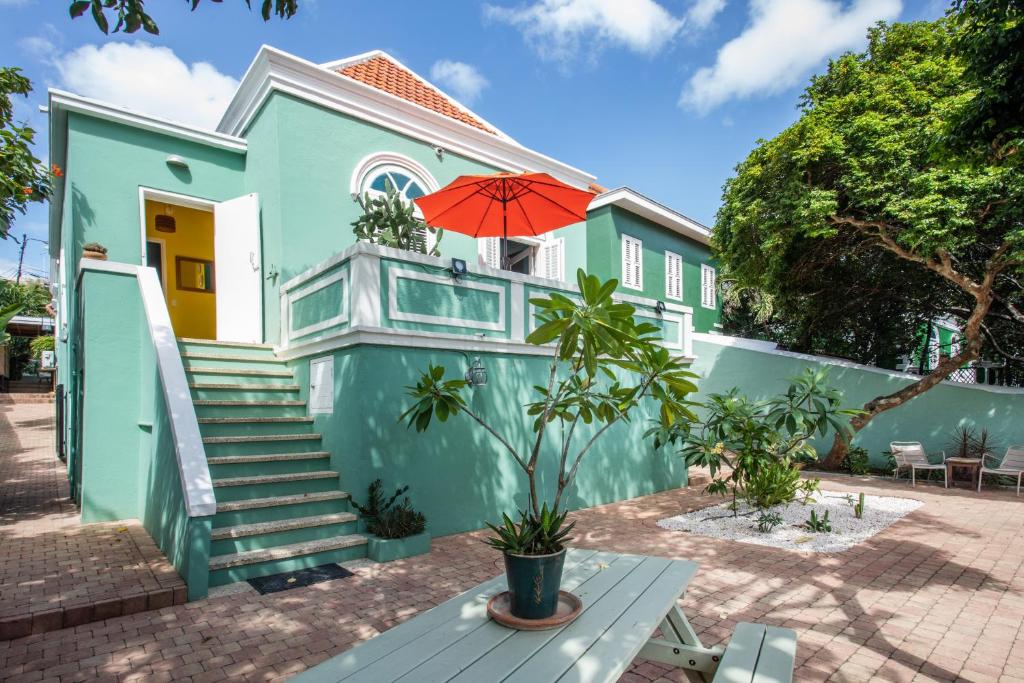 Colorful historical city apartment, Otrobanda, Willemstad (updated ...