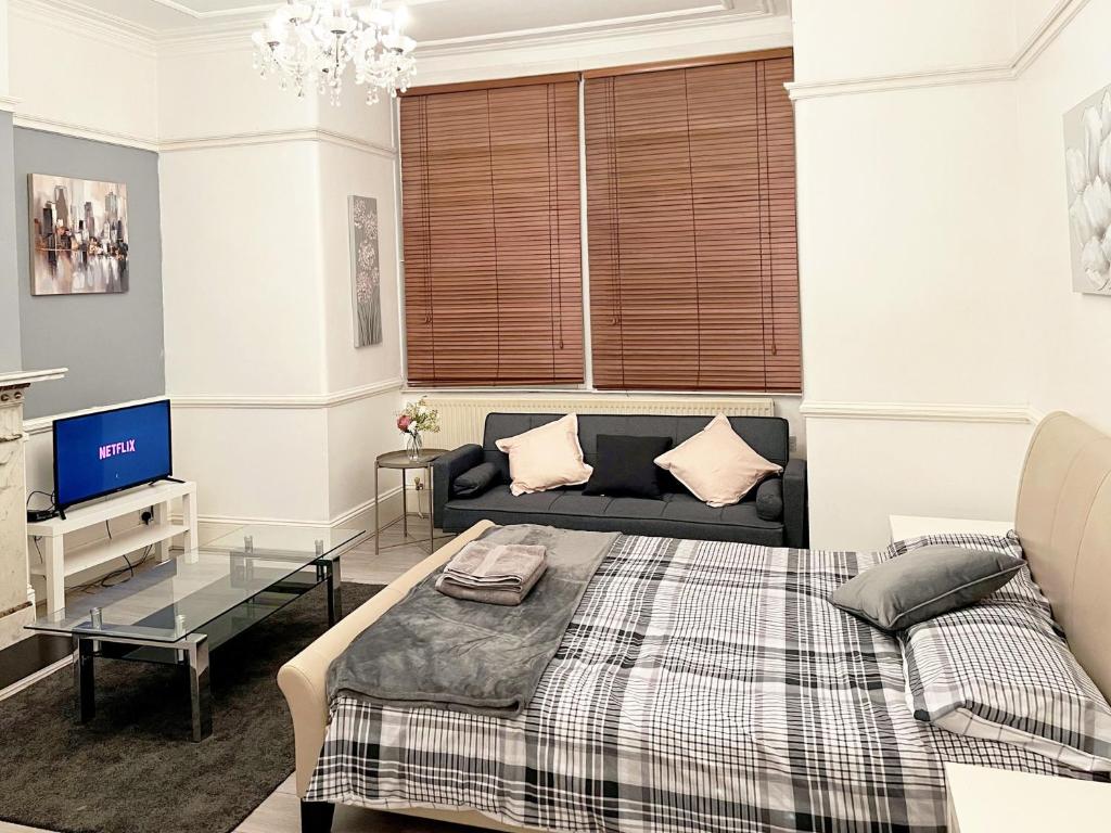 Norbury House - Apartment 1A, Norbury – Updated 2023 Prices