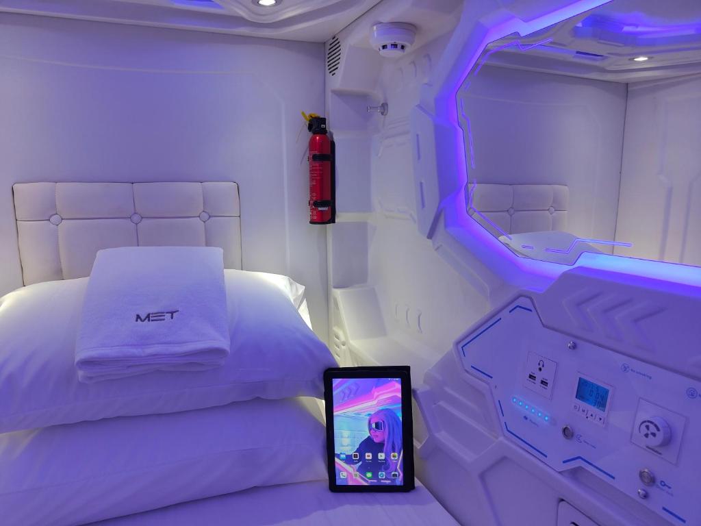 Met A Space Pod @Phrom Phong, Bangkok (updated prices 2024)
