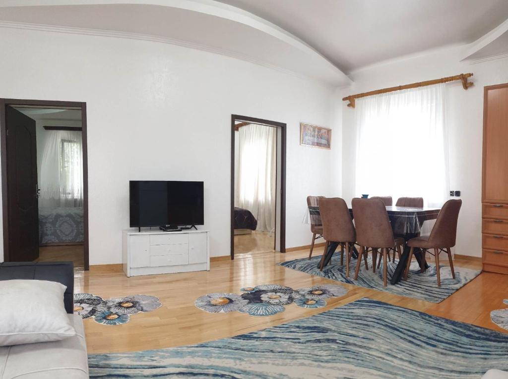 Nino's apartment-Isolated floor for rent, Tbilisi City (updated prices ...