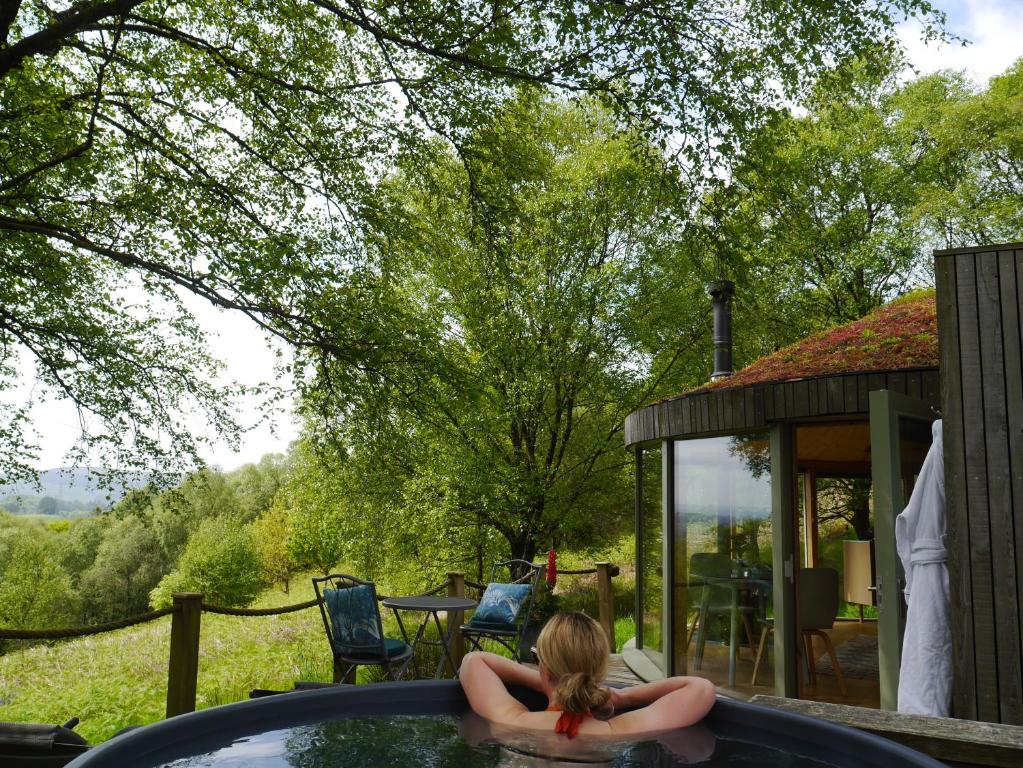 Luxury romantic Roundhouse and hot tub for two, Glasgow – Updated 2023 ...