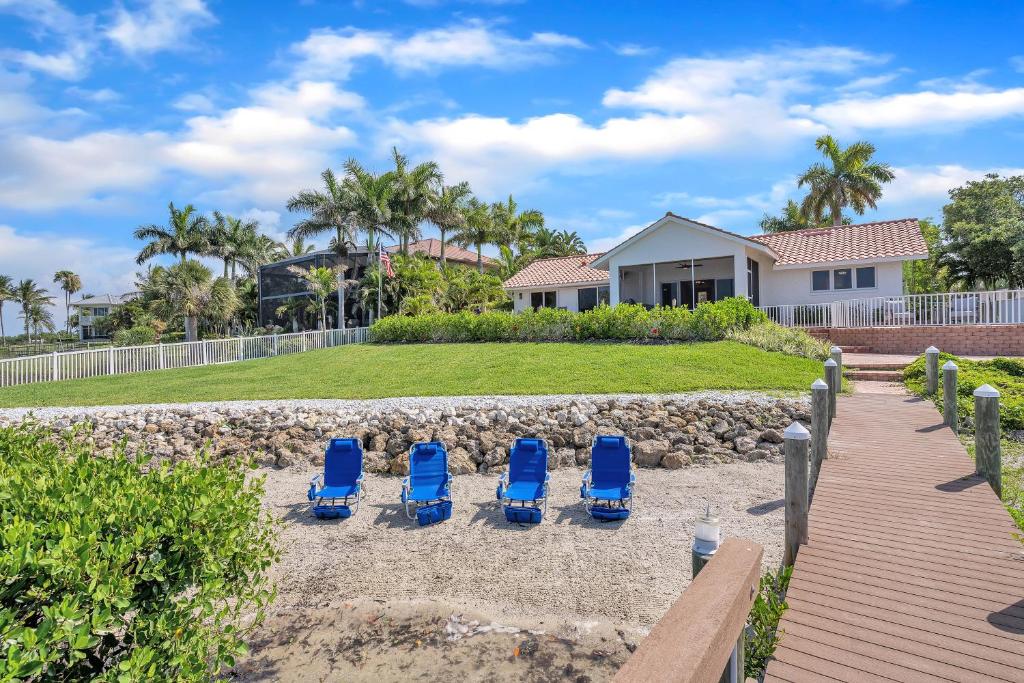 Paradise with a pool, pier and private beach area, Osprey (updated ...