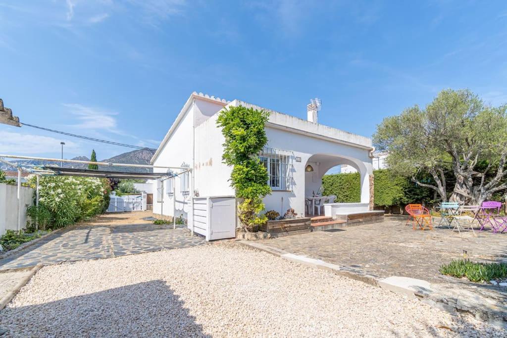 House with big garden & Barbacue in Roses, Roses – Updated 2024 Prices