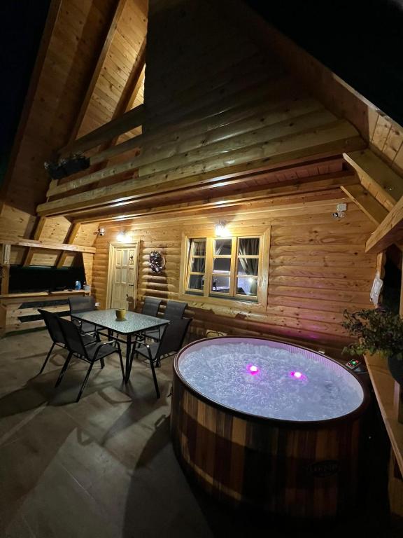 Sunset Lux Cottage Ravna Planina Pale - Jahorina, Pale – Updated 2024 ...