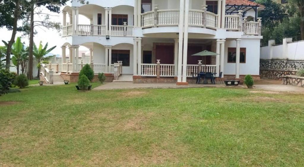 Beautiful 5-bedrooms house in Kawuku-Bunga Kampala, Kampala ...