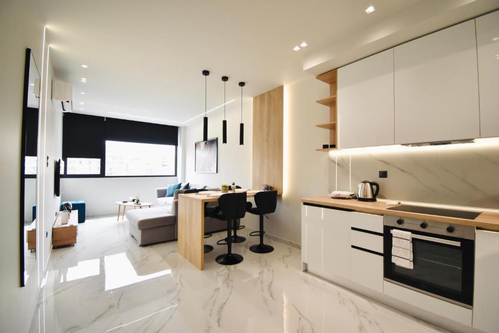 The KLEKO Project by halu! Next to Venizelou metro station, Tessalônica ...