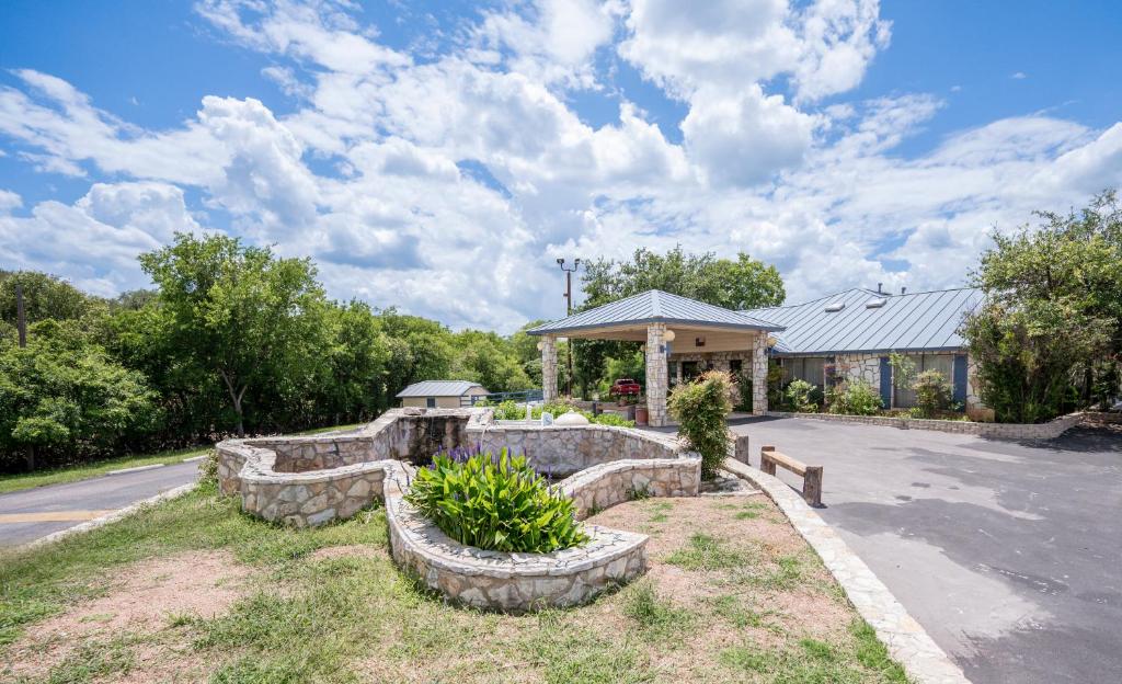 RIVER OAK INN, Bandera – Updated 2023 Prices