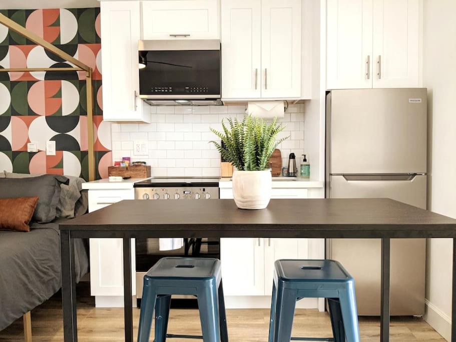 Designer Studio w Dual Work Spaces LAX BEACH - DO NOT REACTIVATE ...