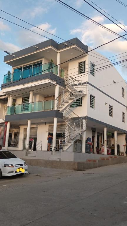 EDIFICIO LOS PINOS EN LA URB. LAS ACACIAS, Santa Marta – Bijgewerkte prijzen 2023