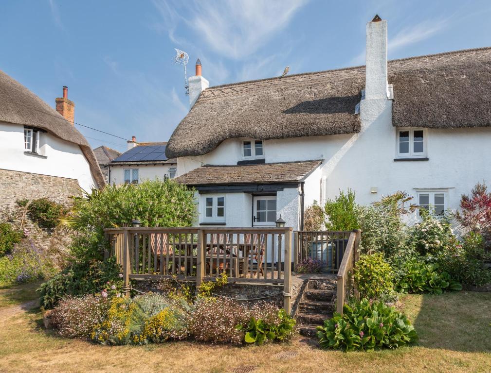 Rose Thatch, Kingsbridge (updated prices 2025)