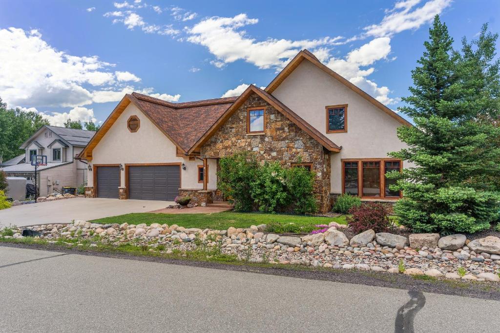 Cherry Drive home, Steamboat Springs (updated prices 2025)