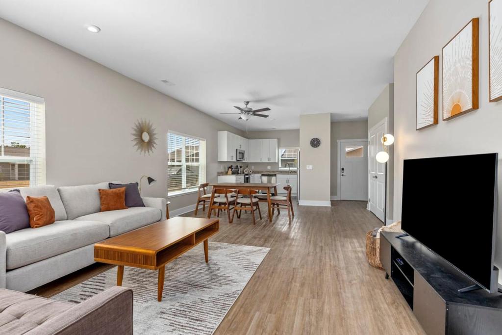 Modern 2BR 2BA New Build Condo with Garage & Patio, Wyoming (updated ...