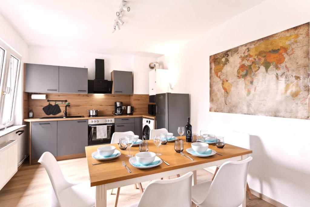 Große 80qm 3 Zimmer Wohnung, nahe Messe & Klinikum, 2x 55" Smart TV ...