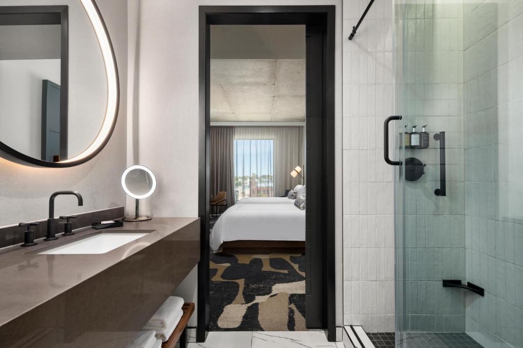 The Trade, Autograph Collection, Milwaukee (updated prices 2025)