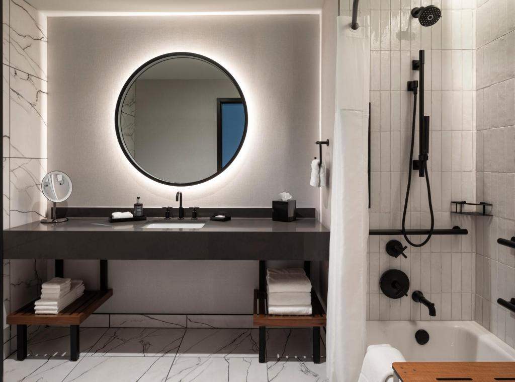 The Trade, Autograph Collection, Milwaukee (updated prices 2025)