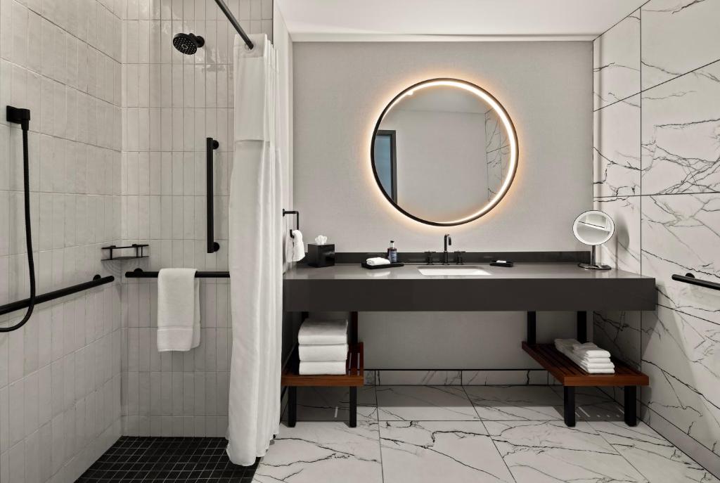 The Trade, Autograph Collection, Milwaukee (updated prices 2025)