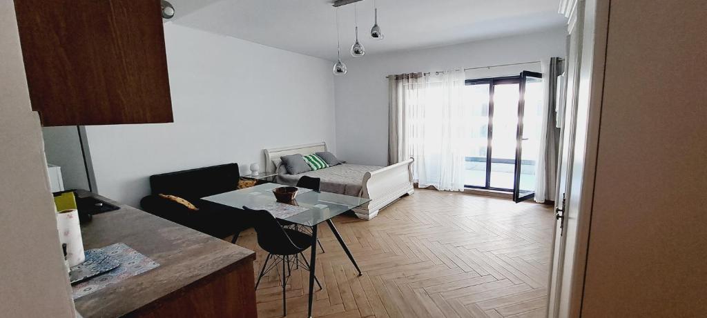 Mamaia Nord Studio la 10 m de plaja langa cluburi, Mamaia (updated prices 2025)