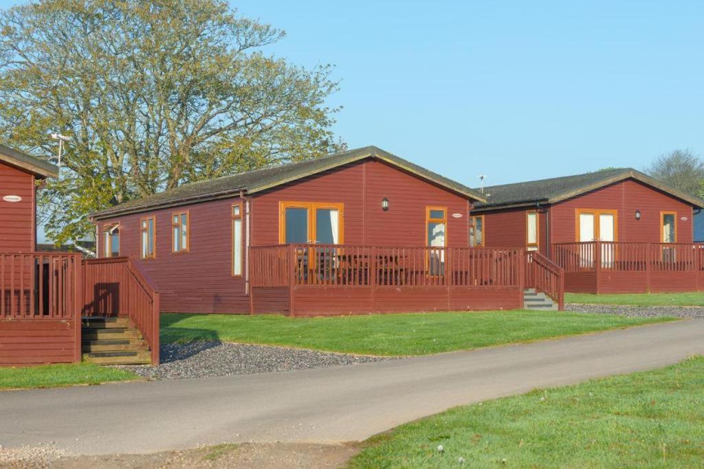 Primrose Lodge 1- 4-6 persons with private hot tub-Pet Friendly ...