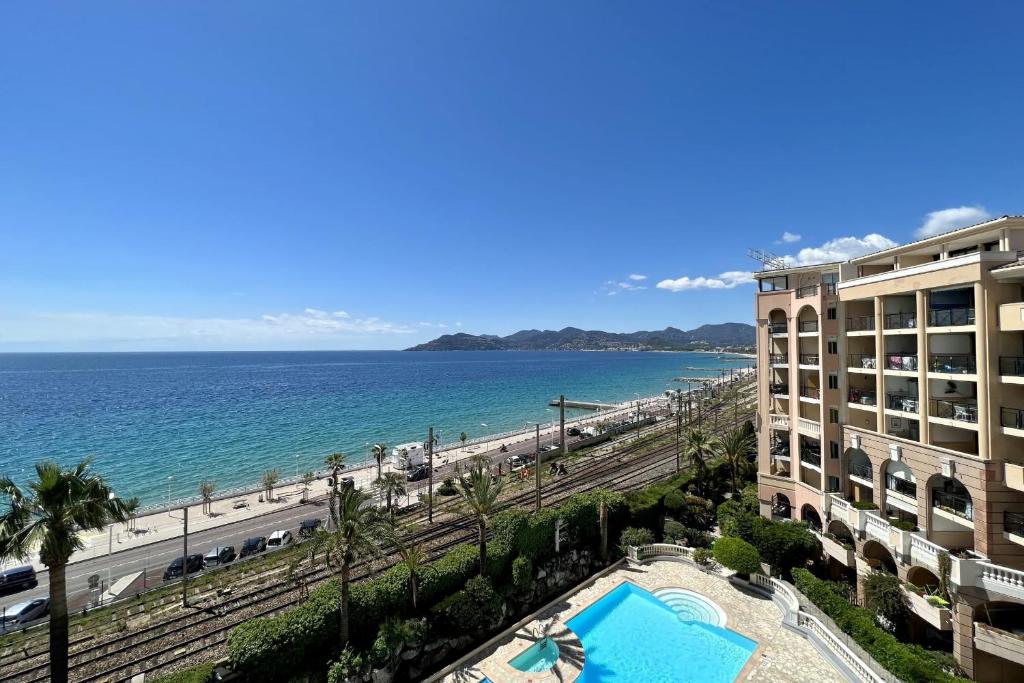 Splendid sea view - 2 comfy rooms - Swimming pool, Cannes – Updated ...