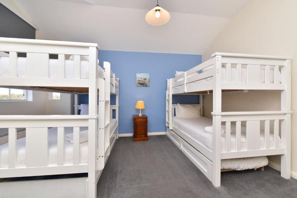 Beggars Bridge Vineyard Homestead with pool and tennis, Rothbury ...