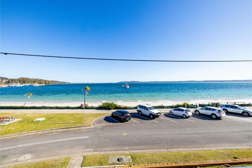 Sunset 3 stunning unit right across from the water, Nelson Bay (updated ...