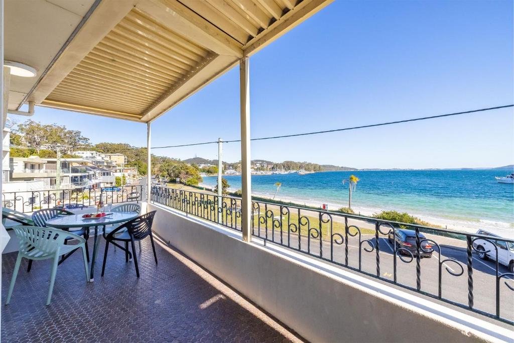 Sunset 3 stunning unit right across from the water, Nelson Bay (updated ...