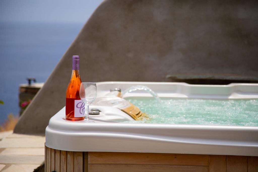 Sunrise stone villa with Jacuzzi by Neuvel, Péra Meriá (updated prices ...