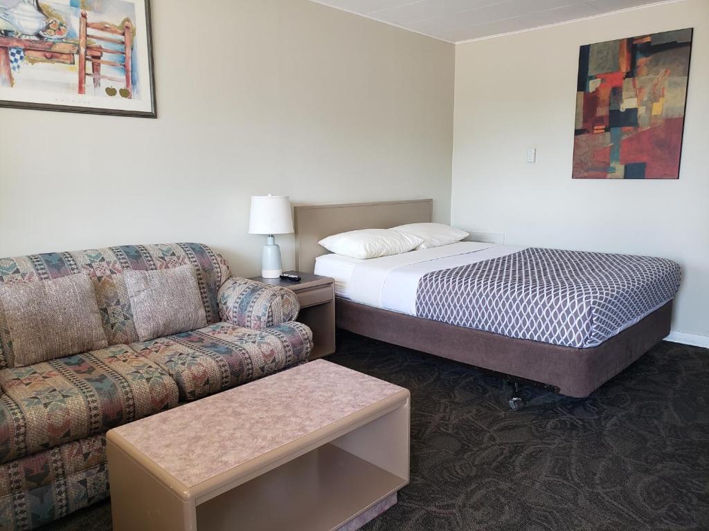 Lamplighter Inn, Three Hills (updated prices 2026)