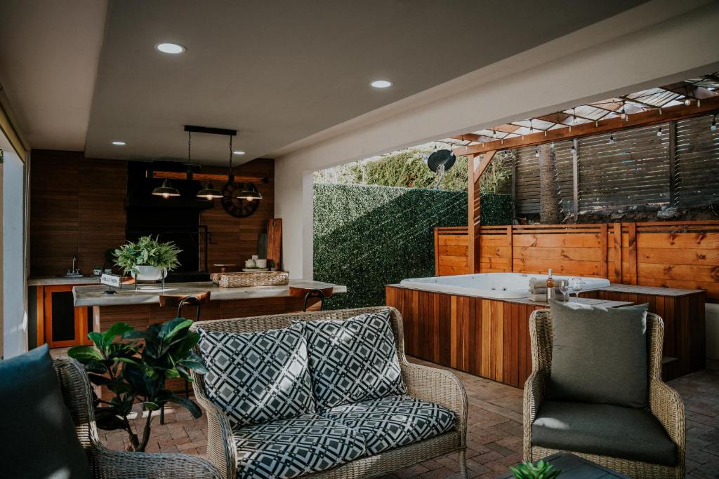 Upscale House W Outdoor Terrace & Jacuzzi, Ensenada (preços atualizados ...