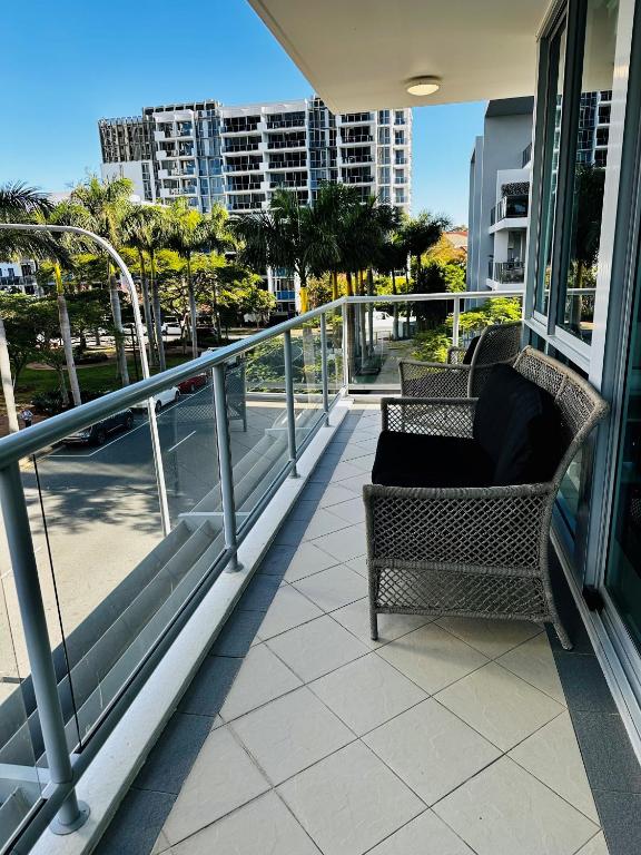 Elegant Splendor 3 bedroom Apartment with Tram Access, Gold Coast ...