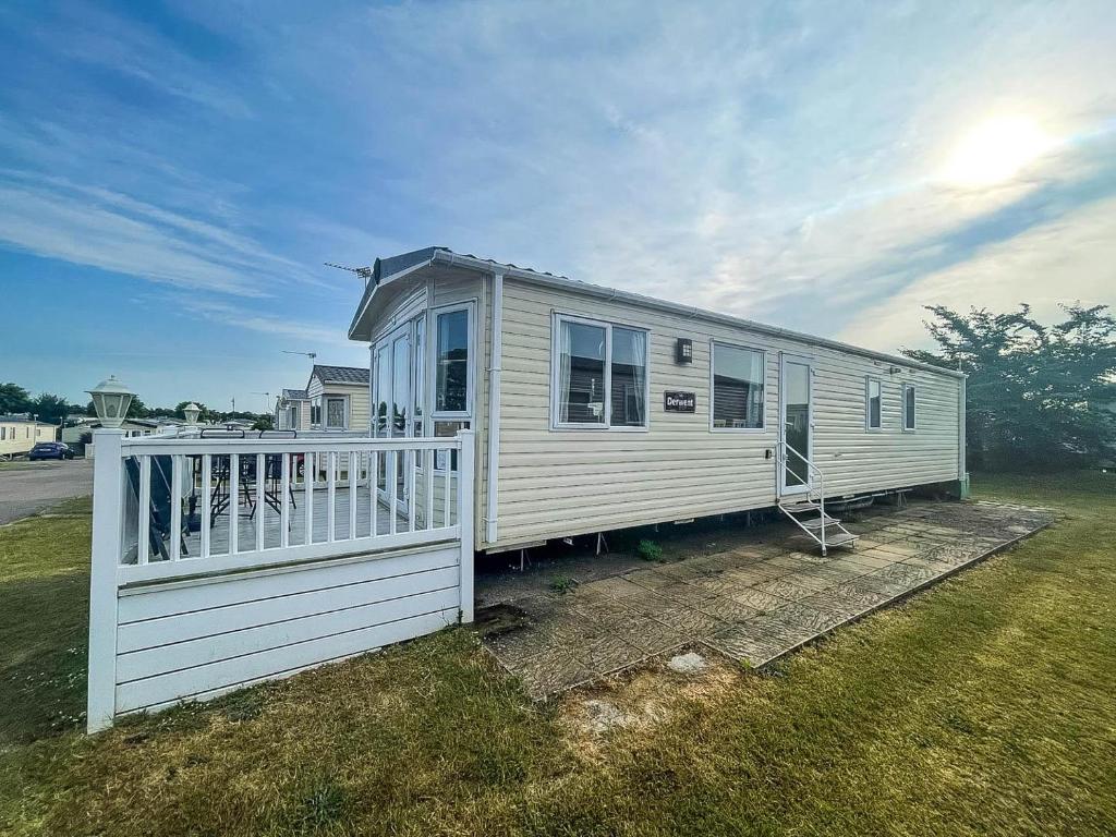 Lovely Caravan With Decking At Cherry Tree Holiday Park In Norfolk Ref ...