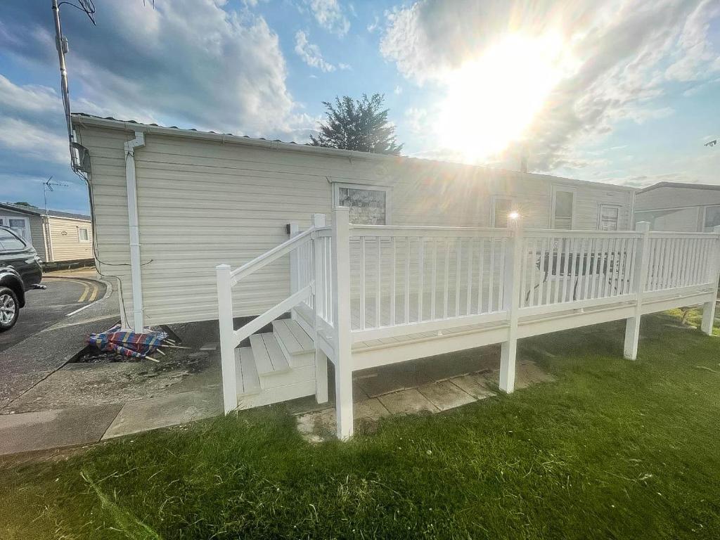 Great 8 Berth Caravan At Seawick Holiday Park In Essex Ref 27057s ...