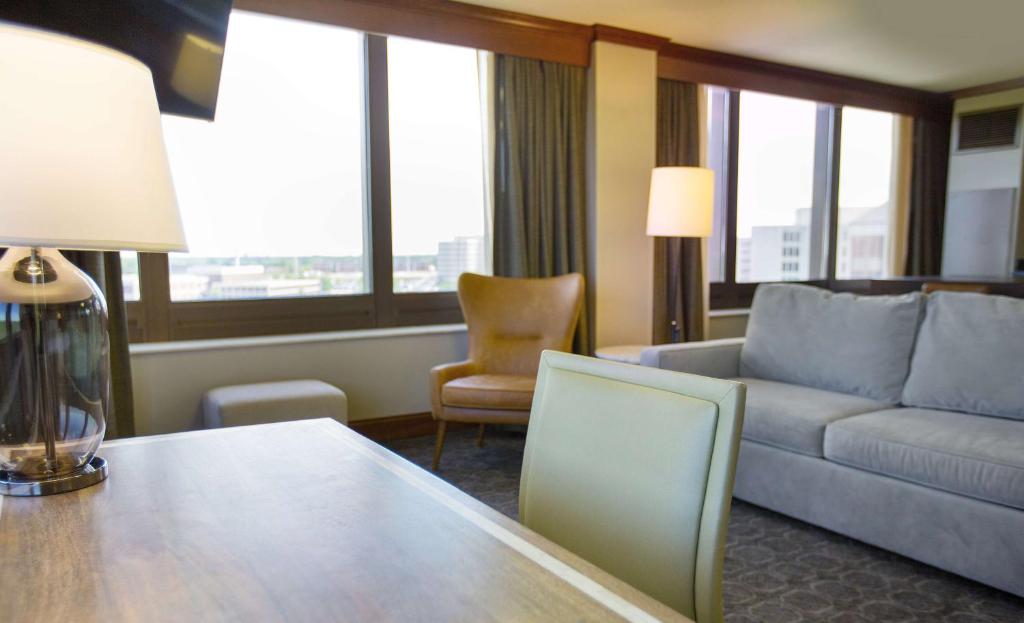 DoubleTree by Hilton Chicago - Oak Brook, Oak Brook (updated prices 2025)