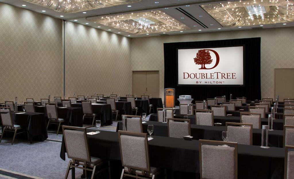 DoubleTree by Hilton Chicago - Oak Brook, Oak Brook (updated prices 2025)