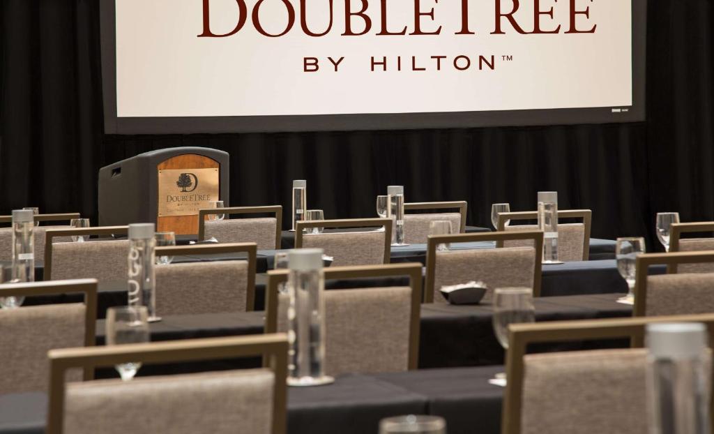 DoubleTree by Hilton Chicago - Oak Brook, Oak Brook (updated prices 2025)