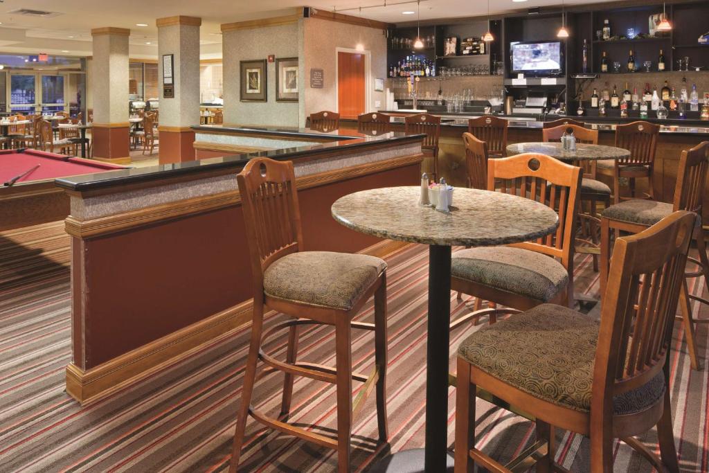DoubleTree by Hilton Dallas-Farmers Branch, Farmers Branch (updated ...
