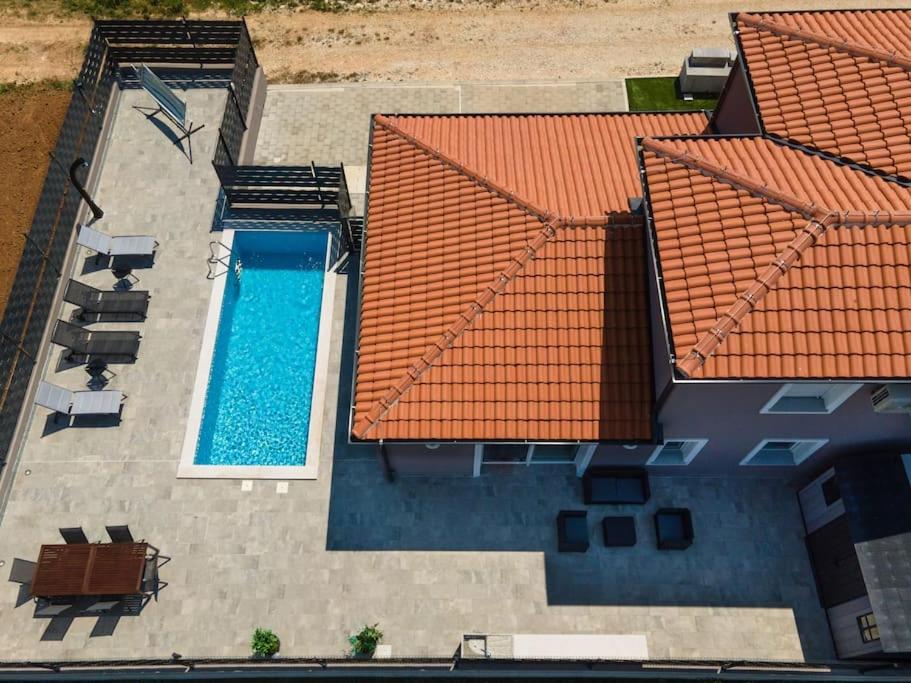 Apartment Flego with private swimming pool and big outside space ...