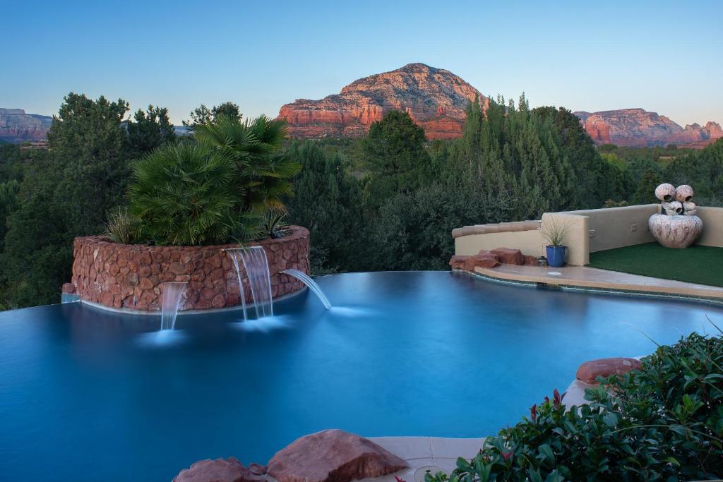 Palatial Paradise with Breathtaking Views of Red Rock and Stunning ...