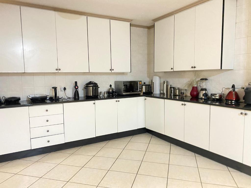 Siena Sun Guesthouse Rooms and Breakfast Option, Midrand (updated ...