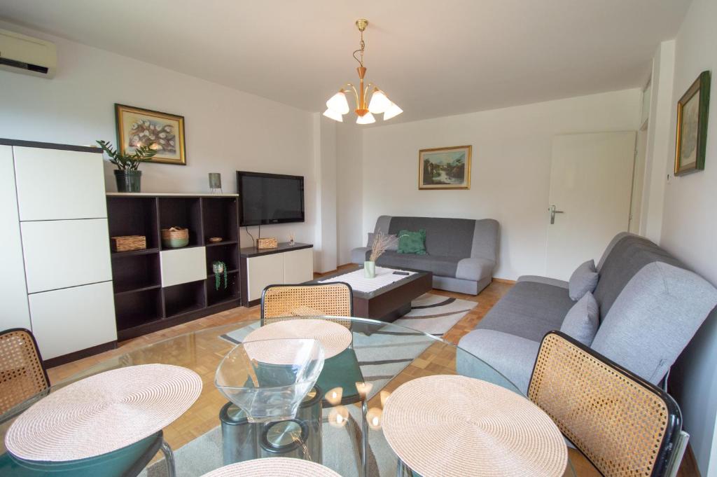 Spacious Apartment near main bus&train station (Serbien Novi Sad ...