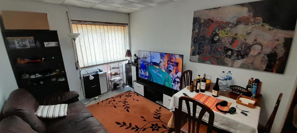 Luxor Studio 1B, Carnaxide (updated prices 2025)