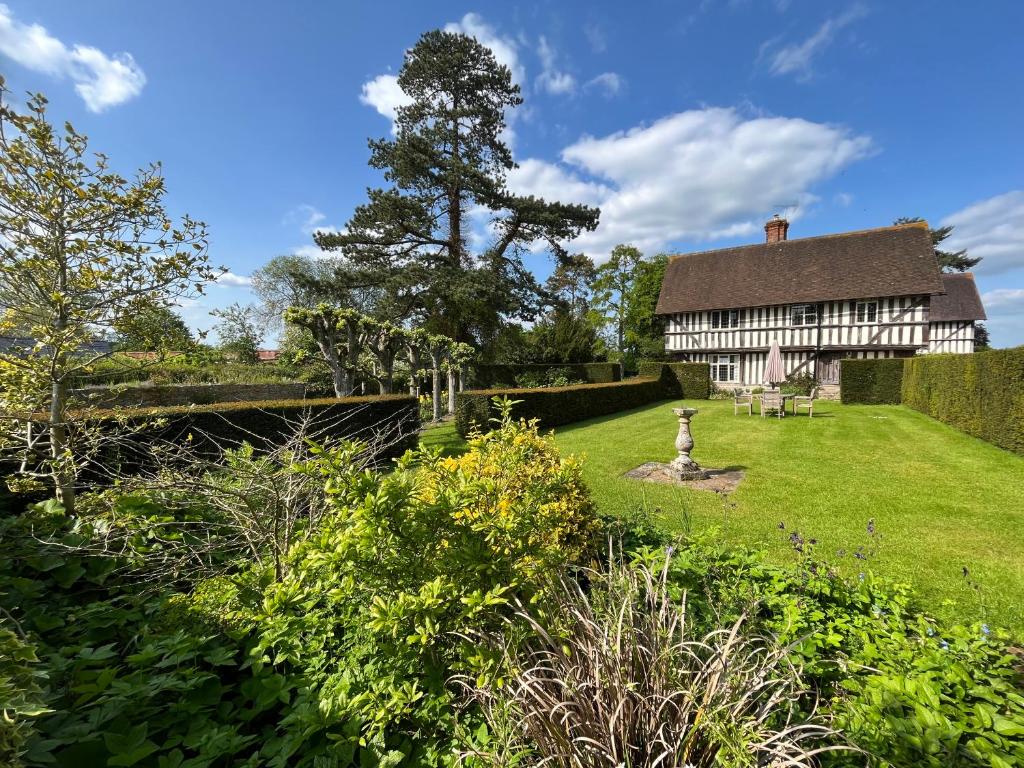 Countryside Manor House Guest Wing, Ashleworth (updated prices 2025)