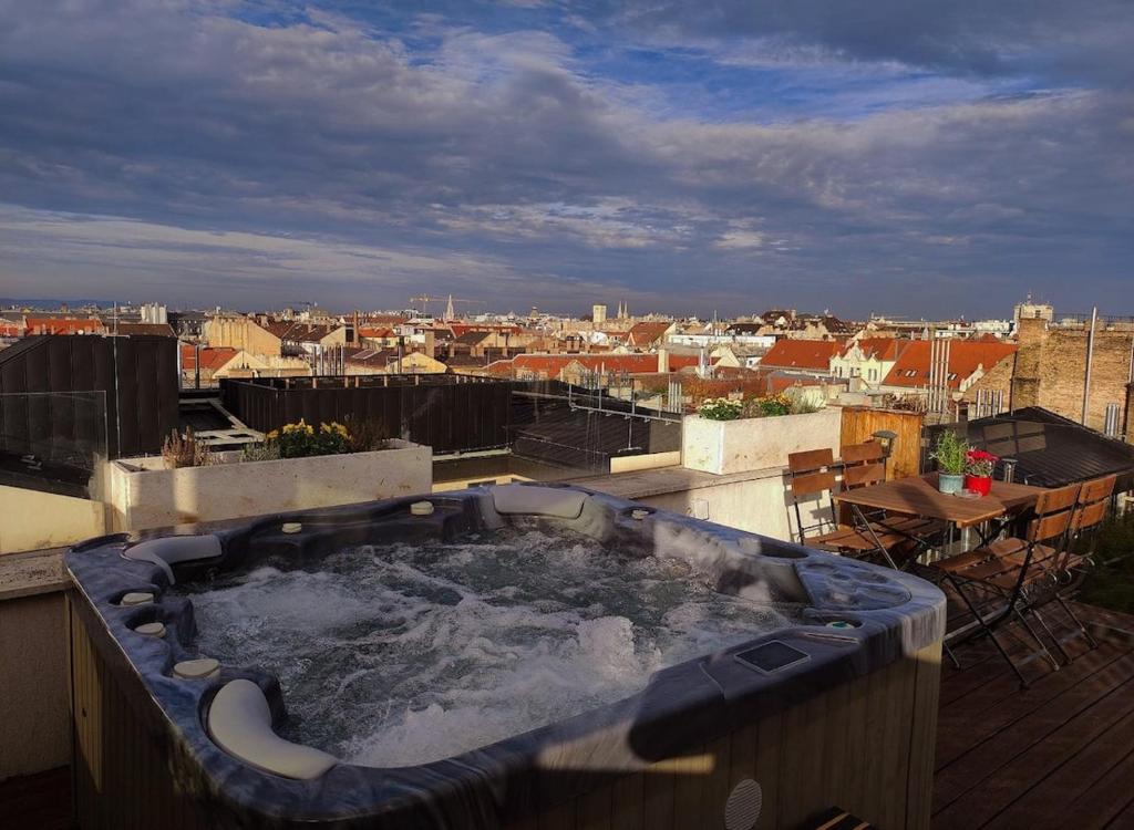 Lägenhet 360 Panorama • Rooftop Jacuzzi • Downtown (HUN Budapest ...
