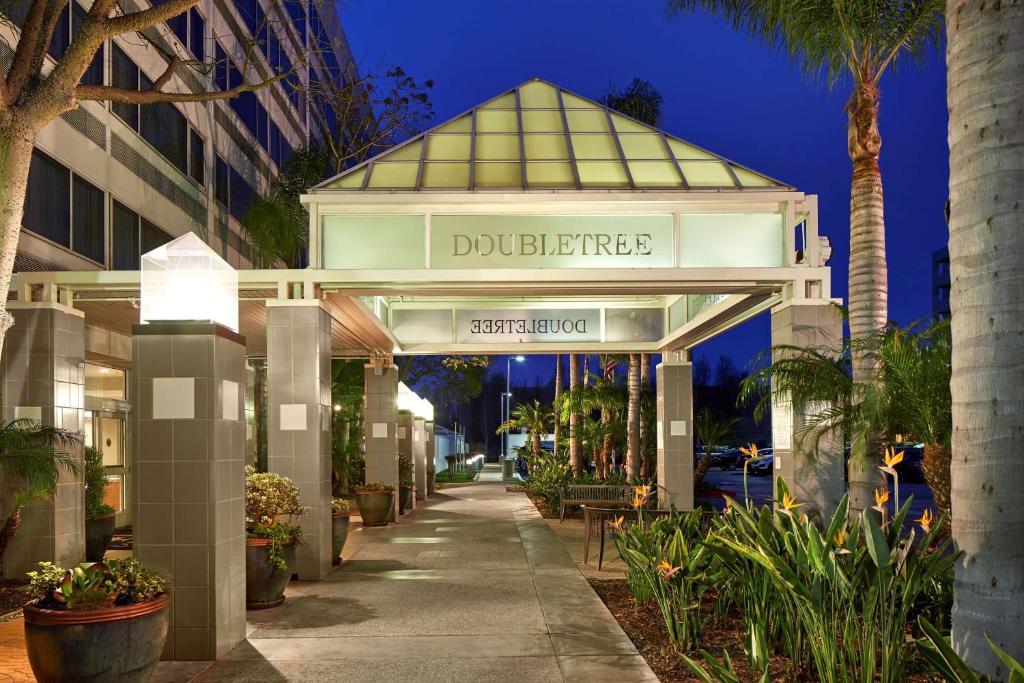 DoubleTree by Hilton LAX - El Segundo, El Segundo (updated prices 2025)