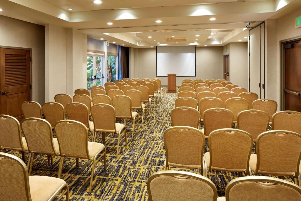 DoubleTree by Hilton LAX - El Segundo, El Segundo (updated prices 2025)