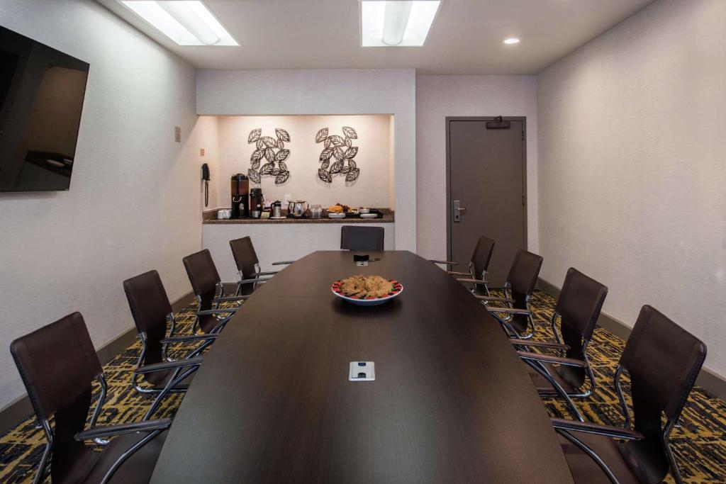 DoubleTree by Hilton LAX - El Segundo, El Segundo (updated prices 2025)